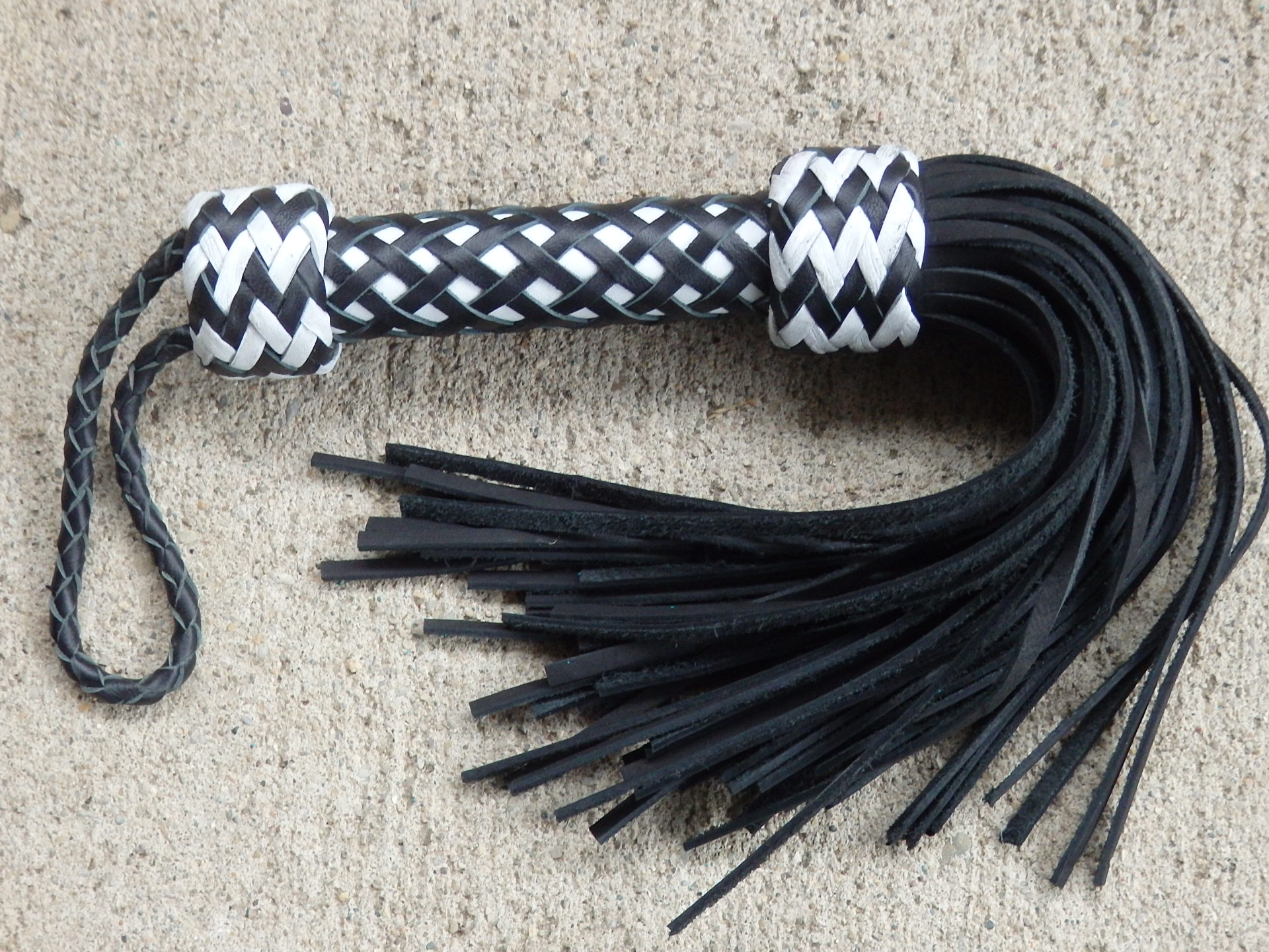 www.FlogMeBaby.com Wonderful Selection of Floggers - Grain Leather ...